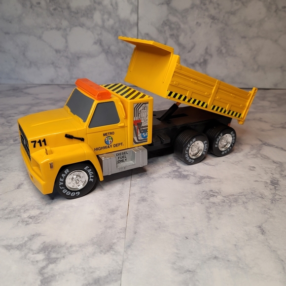 Funrise | Toys | 992 Funrise Metro Highway Dept Dump Truck Construction ...